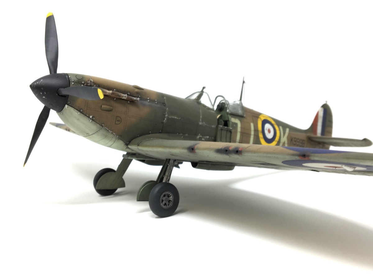 FIRST LIGHT: Flying Officer Geoffrey Wellum DFC and Spitfire K9998 in ...